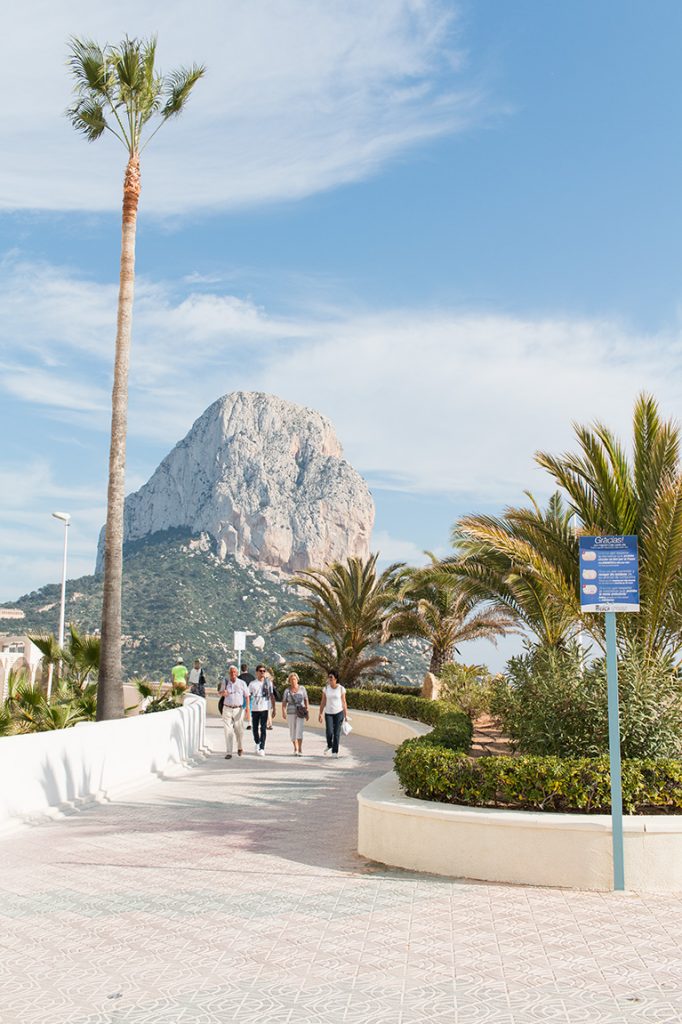 Calpe, o statiune superba aflata la 130 de kilometri sud de Valencia ...