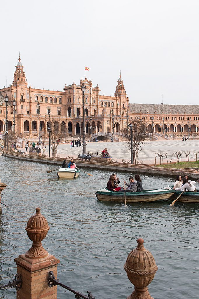 Piata Spania din Sevilla. Poate cea mai frumoasa din toata Spania ...